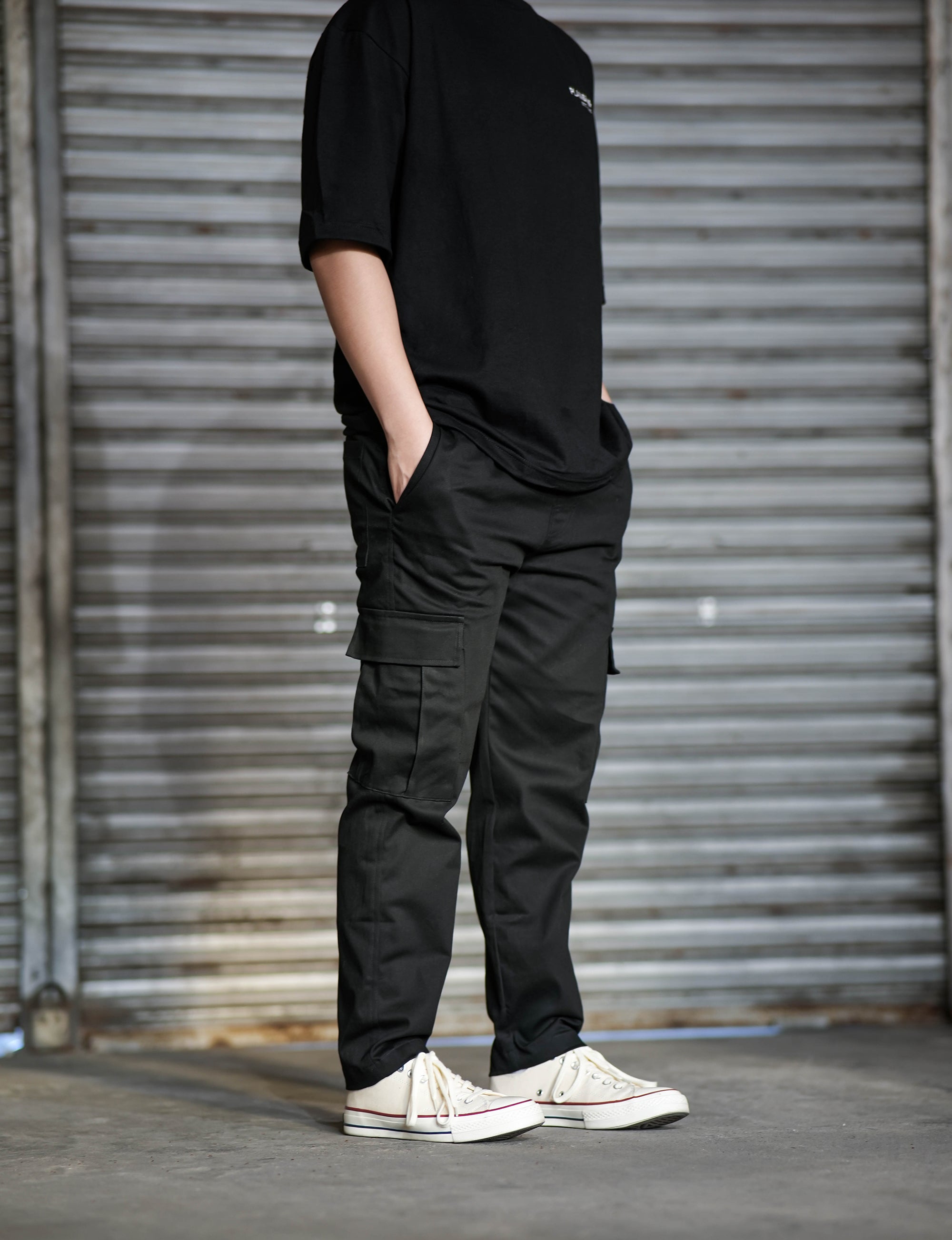 RELAXED FIT CARGO IN BLACK – PLAIN&SIMPLE